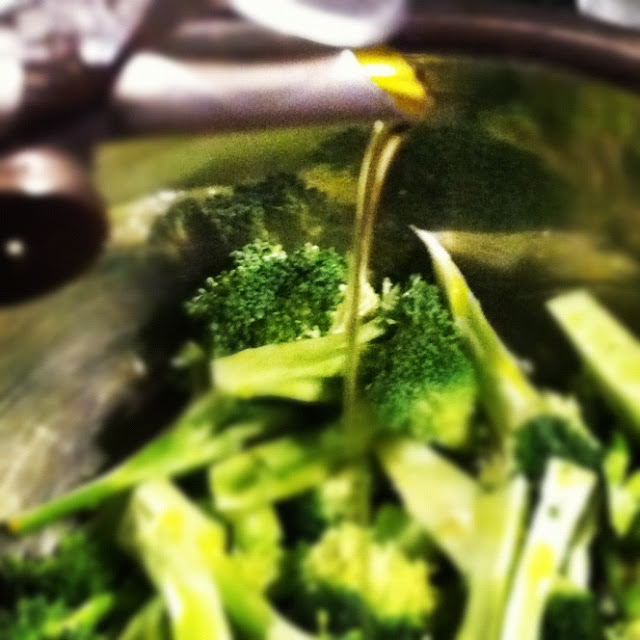 hunt . gather . nourish: Chopping Broccoli