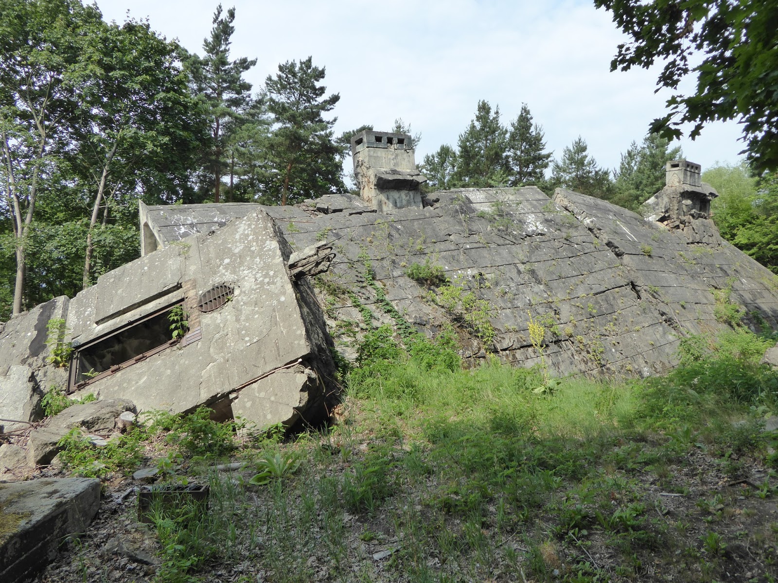 Walking the Battlefields: The Bunkers of Zossen (1936 - 2004)