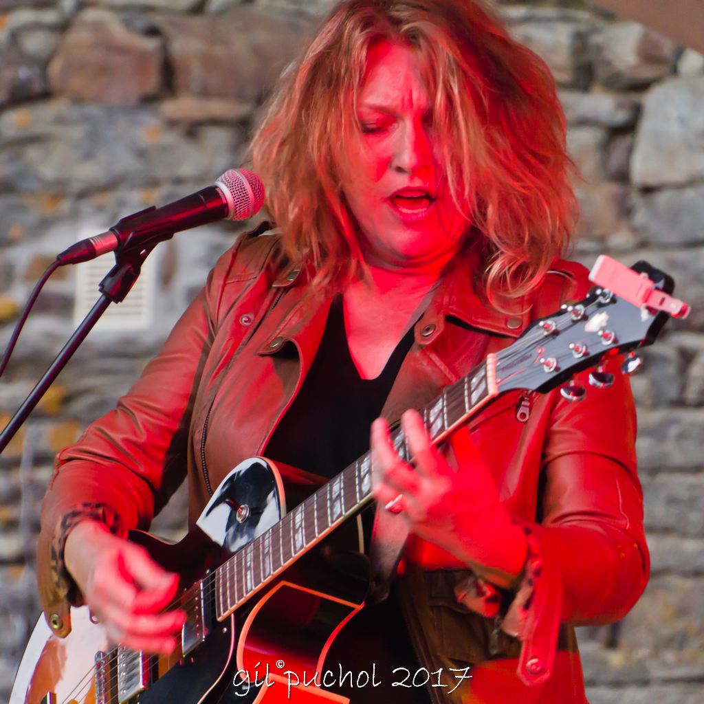 Images de Bretagne: La grande voix de Lisa Mills est arrivée à La Chèze.