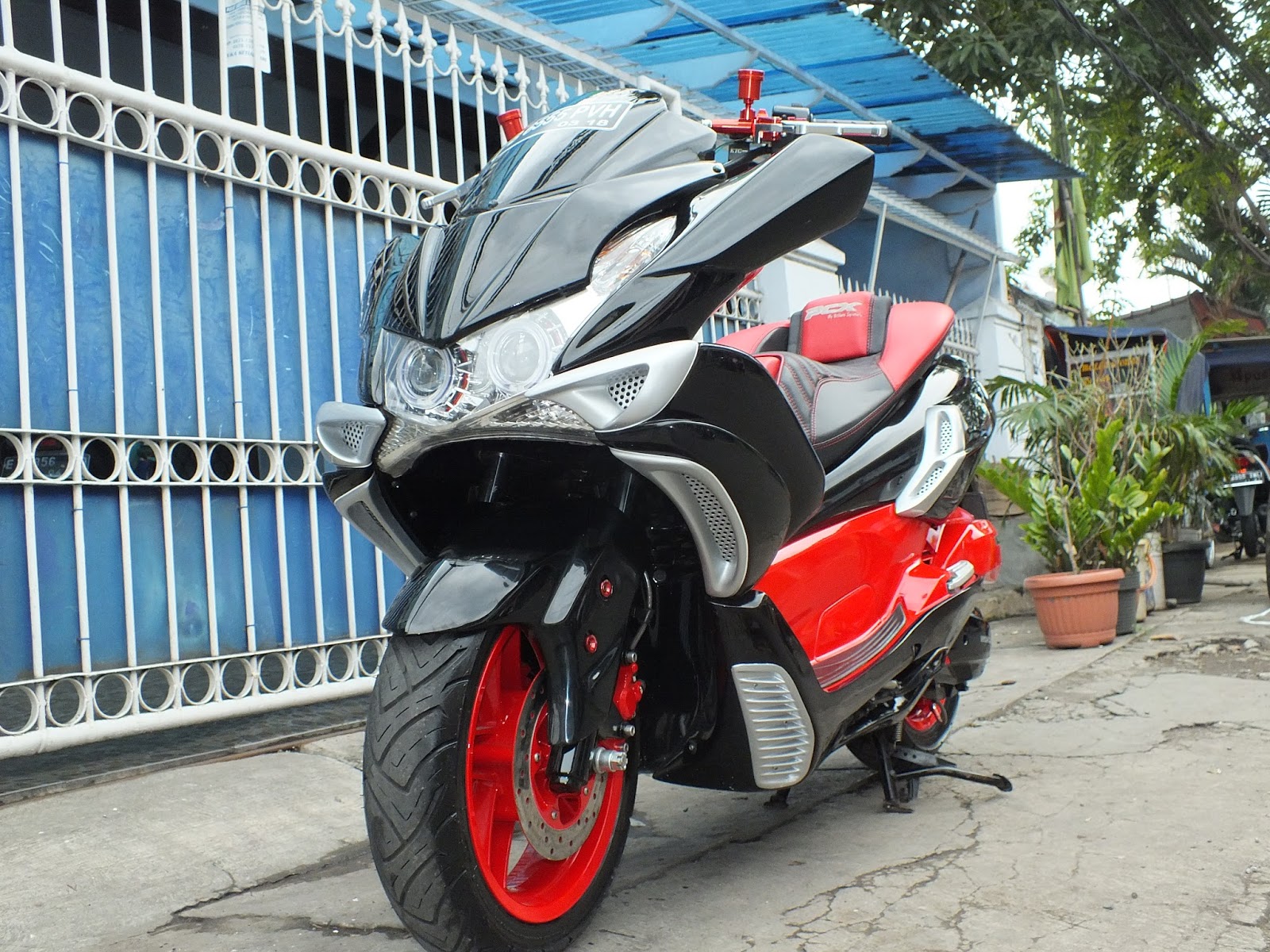 Ngecat MOTOR: HONDA PCX 2013 CUSTOM PAINT BLACK AND RED FERARRI Pesanan ...