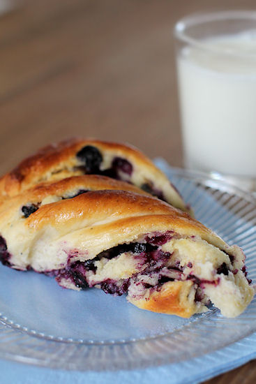 pikku murusia: Mustikkainen pull apart -pulla