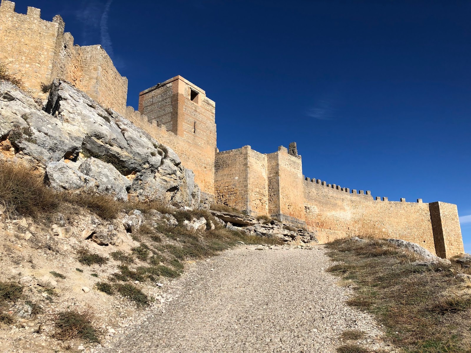 Visitando el Castillo de Gormaz y la Ermita de San Miguel ...