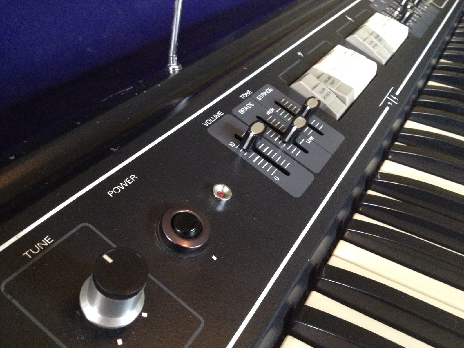 MATRIXSYNTH: Roland RS-202 String Synthesizer
