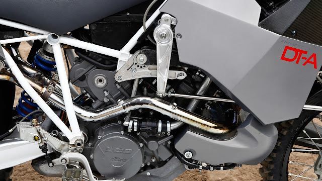 KTM 990 2WD | Projekt DT-A - RocketGarage - Cafe Racer Magazine