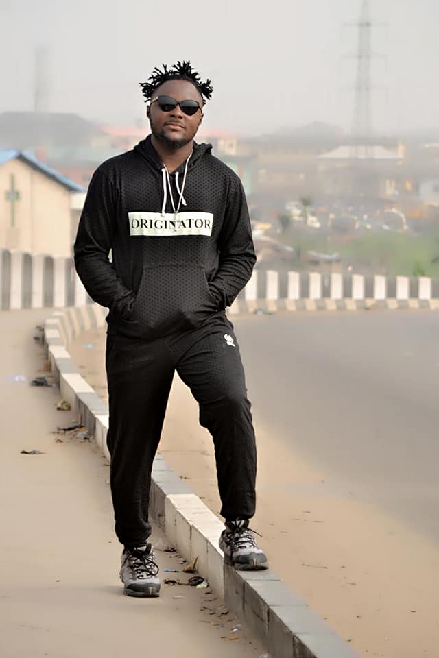 To roundup the year 2017, Dj Baddo releases some Story Telling Photos ...