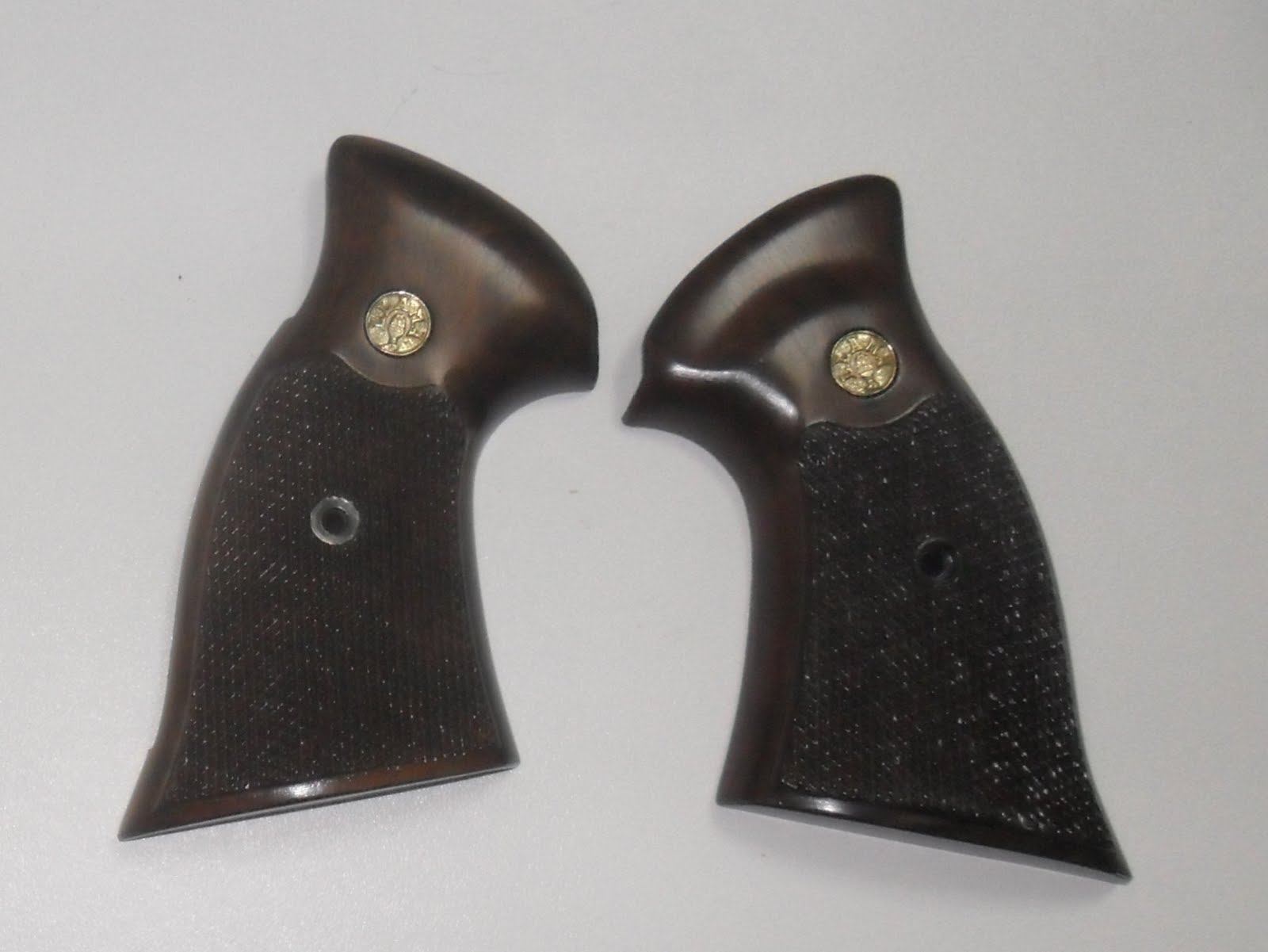 Seguridad Material y Armas: CACHAS REVOLVER