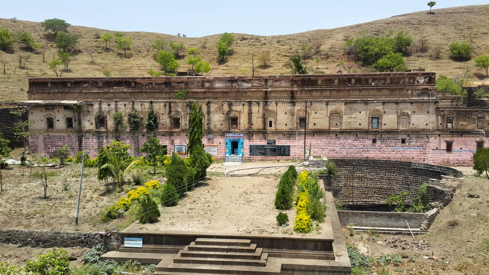 Sphoot Lekhan: Fort with 19 tower's "buruj" .. Mahadji Shinde's Rajwada ...