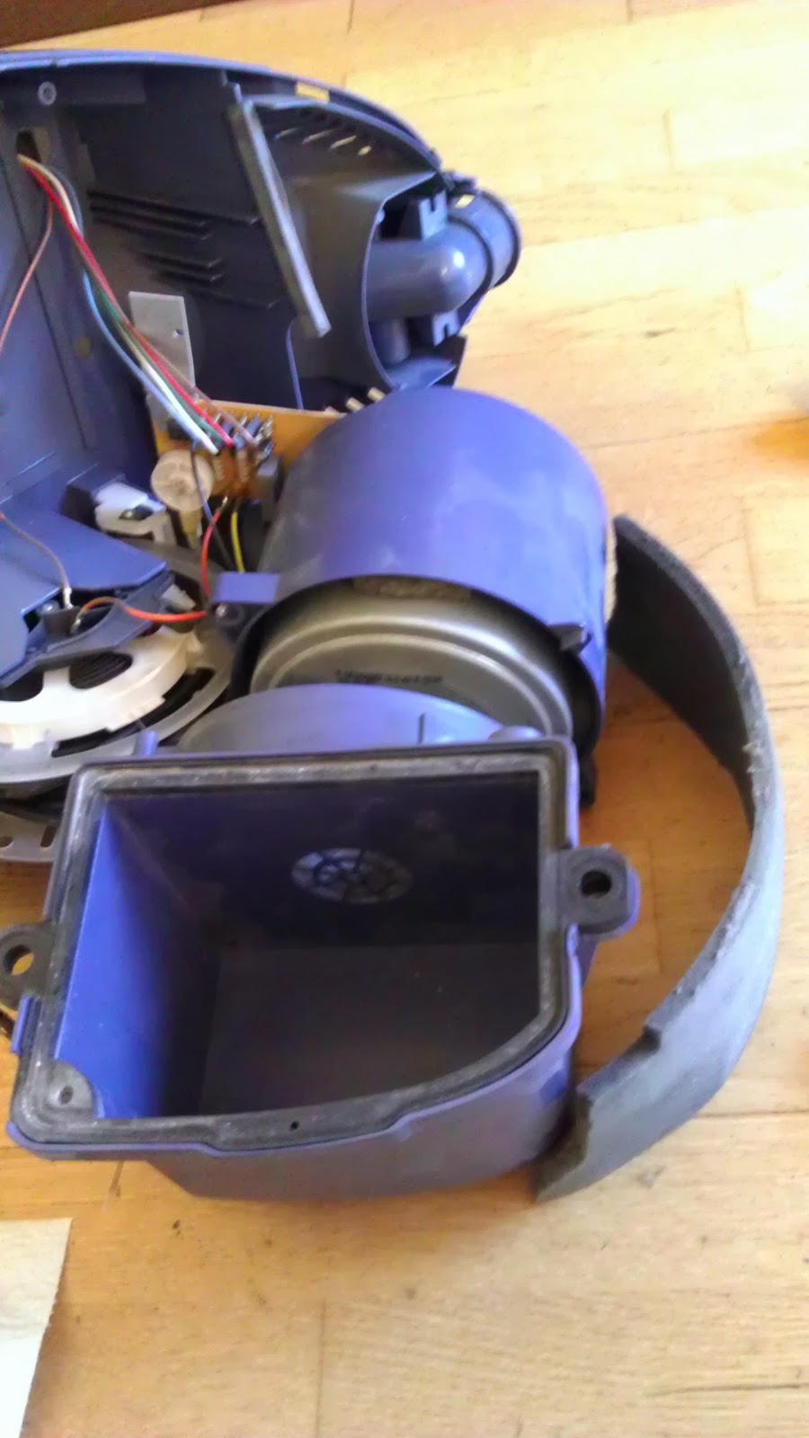 imahginable: Casi se quema la aspiradora. Cómo desmontar una Rowenta ...