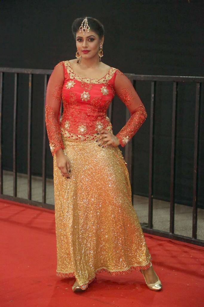 Iniya Photo Shoot At Mirchi Music Awards South 2017 - Tolly Boost