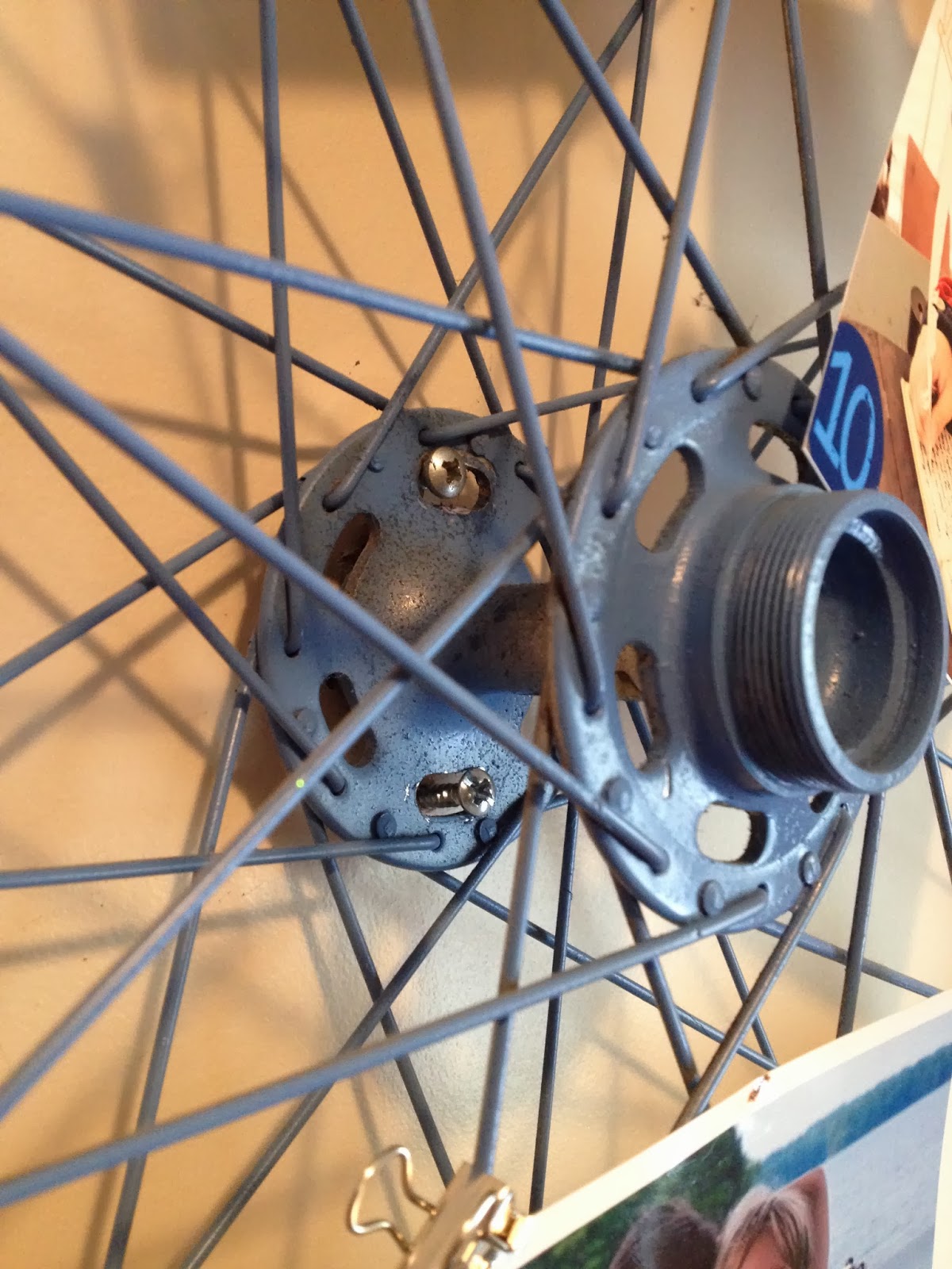 CocktailMom: Bike Wheel Wall Decor