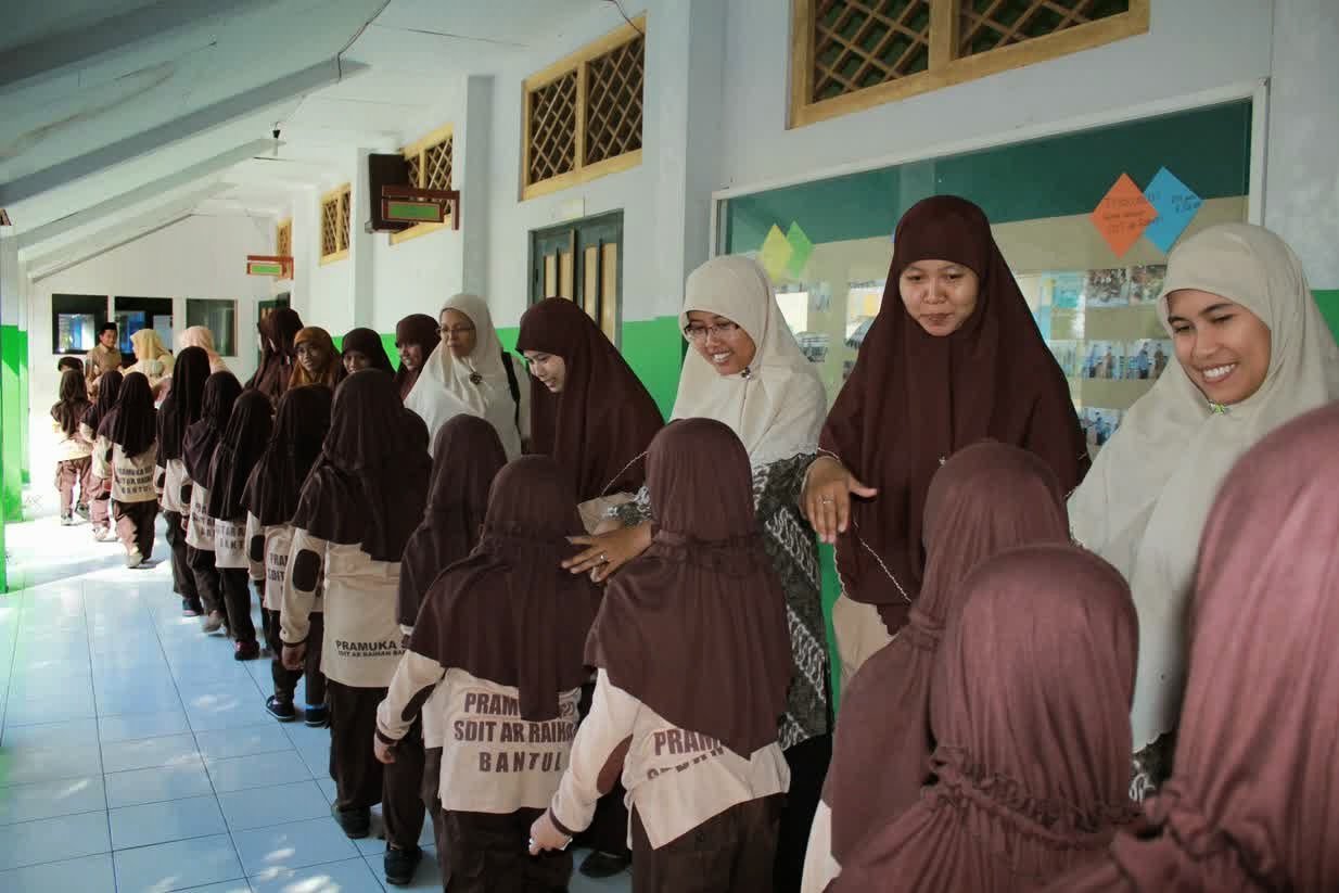 Embun Qalbu: Sekolah Dasar Negeri (SDN) VS Sekolah Dasar Islam Terpadu ...