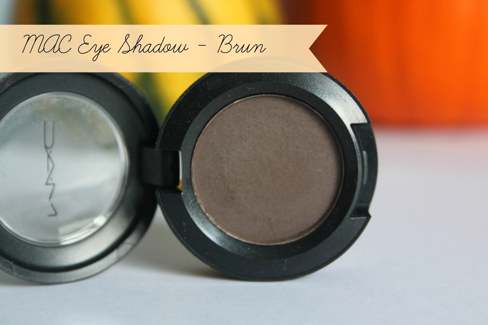 Catarina's Little Space: MAC Eye Shadow Brun(Satin) - Review and Swatch!
