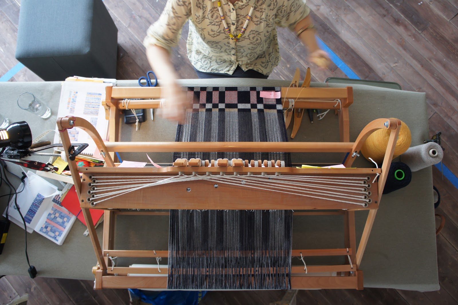 HOLLY BERRY WEAVE BLOG: LIVE WEAVER.....