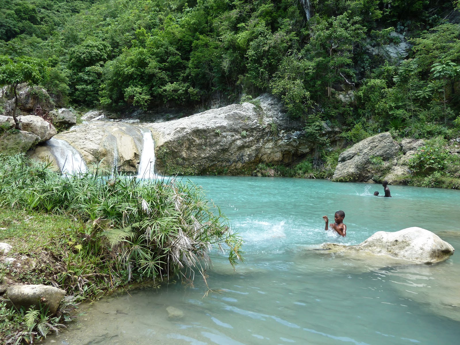 Haïti, la perle des Antilles...Mythe ou Réalité: Le Bassin bleu ...