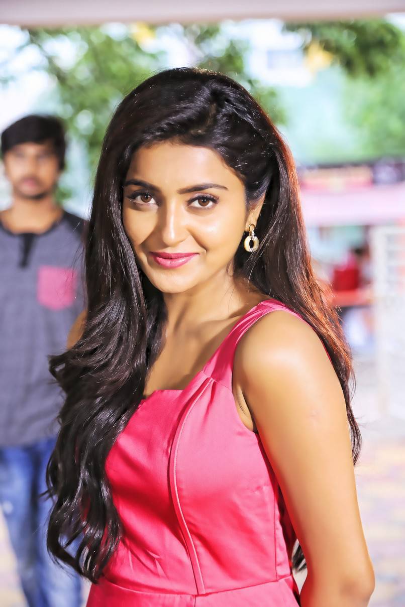 Avanthika Latest hot Cleveage Spicy PhotoShoot Images From Vaishakam ...