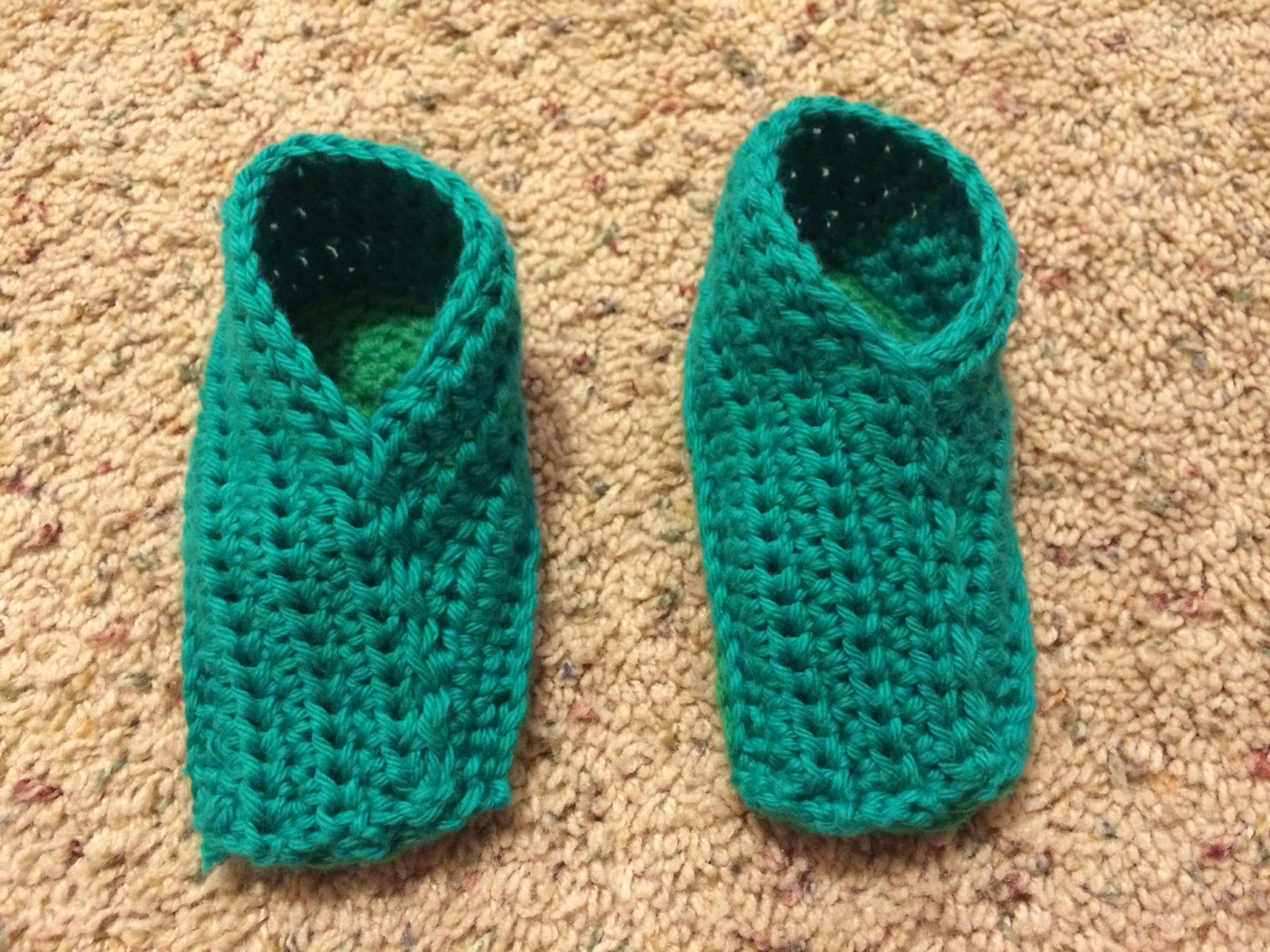 grey walls blue couch: Wrap-Around Toddler Slippers Crochet Pattern