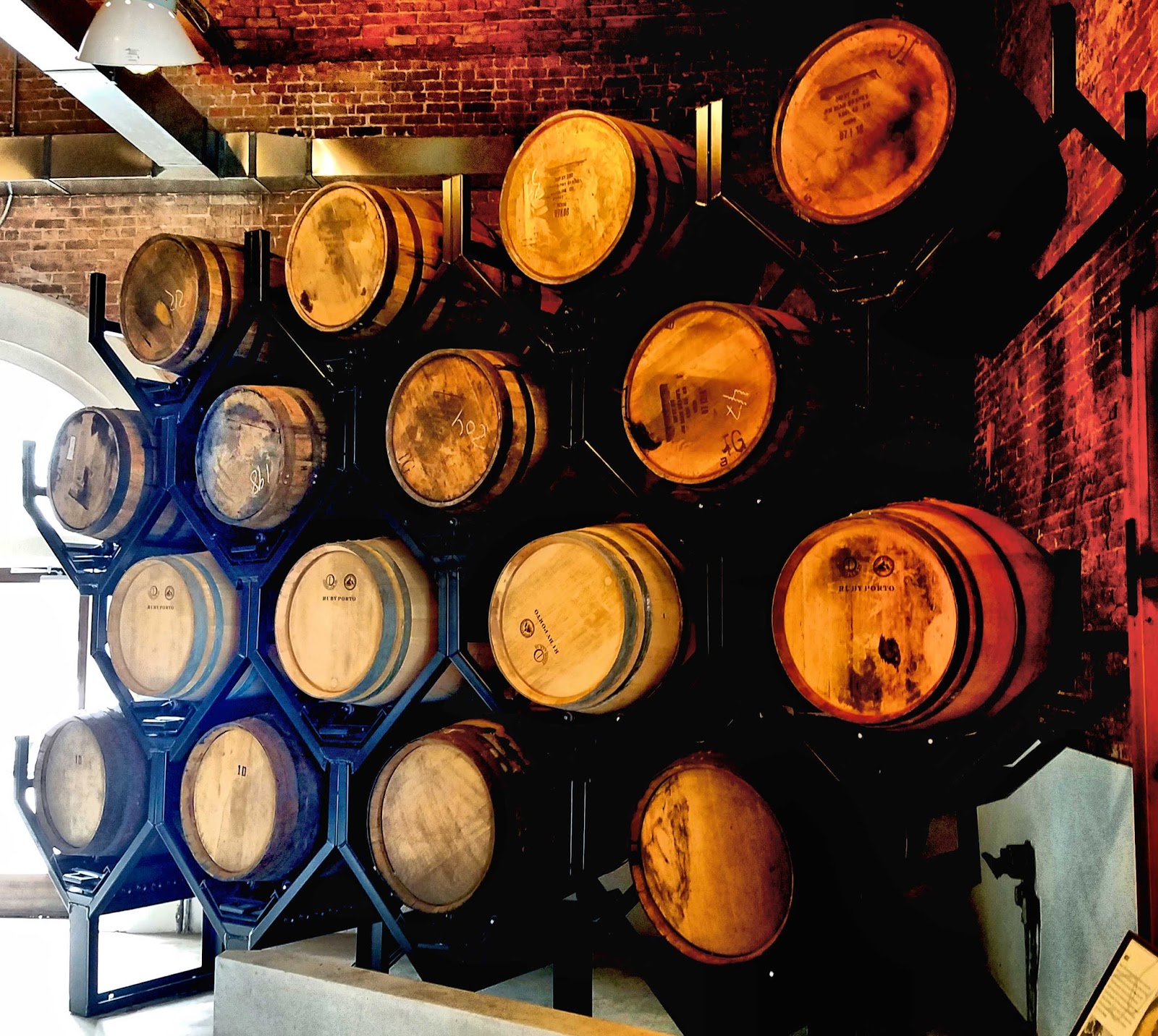 Bahama Bob's Rumstyles: Seeing The Public Enjoying Hemingway Rum Company