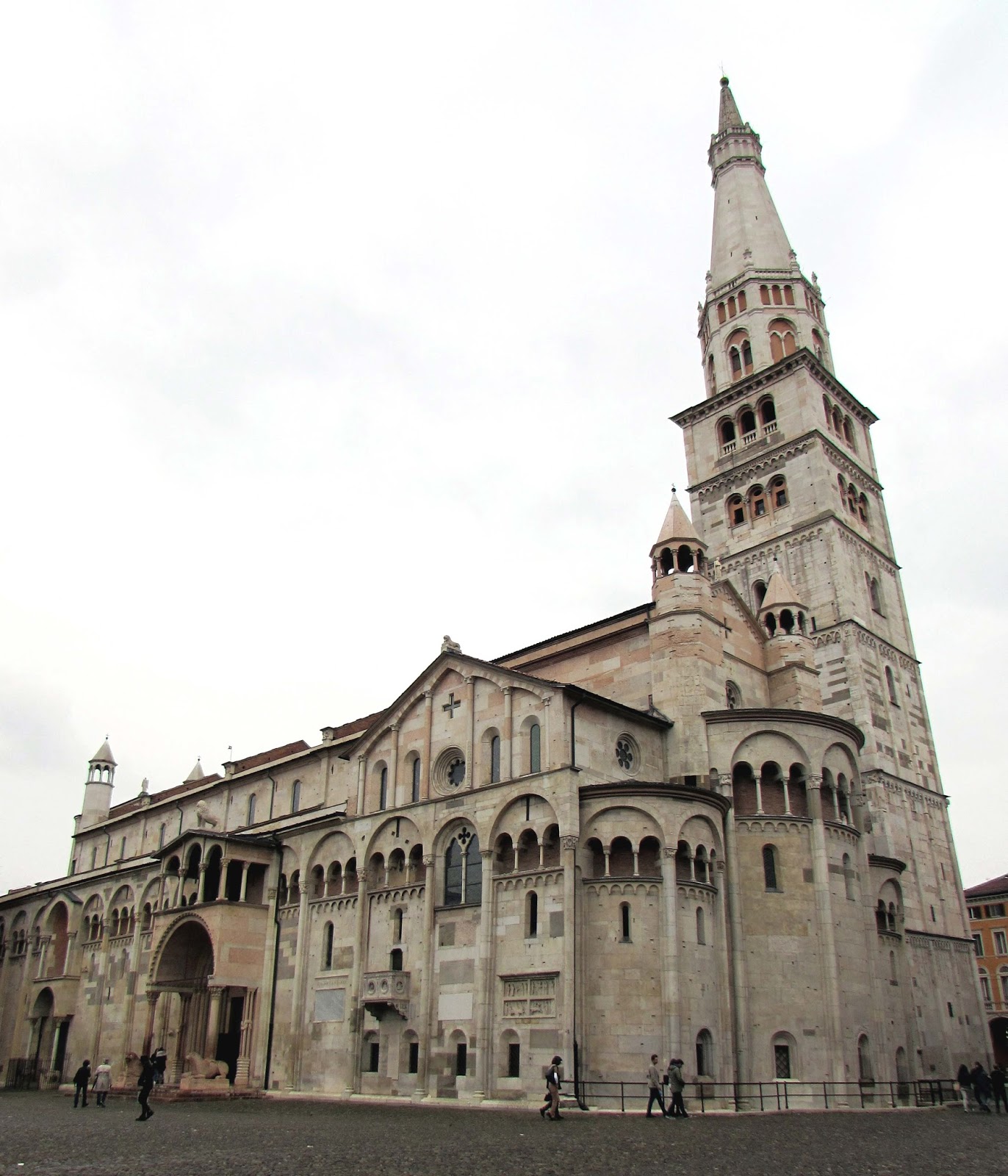 Arquitectura románica, gótica y del Renacimiento en el valle del Po ...