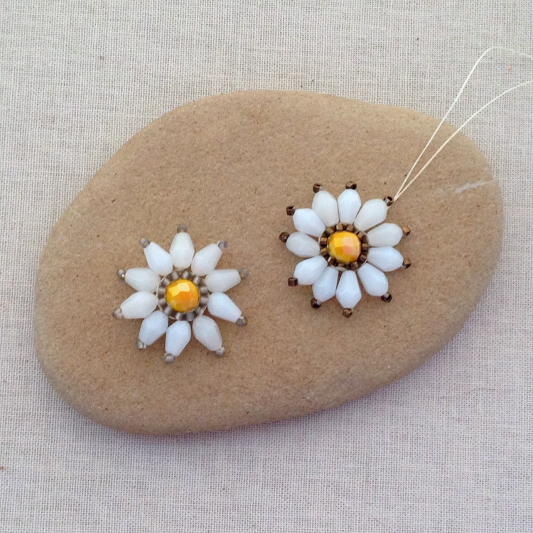 Lisa Yang Jewelry : Brick Stitch Daisy Flower DIY