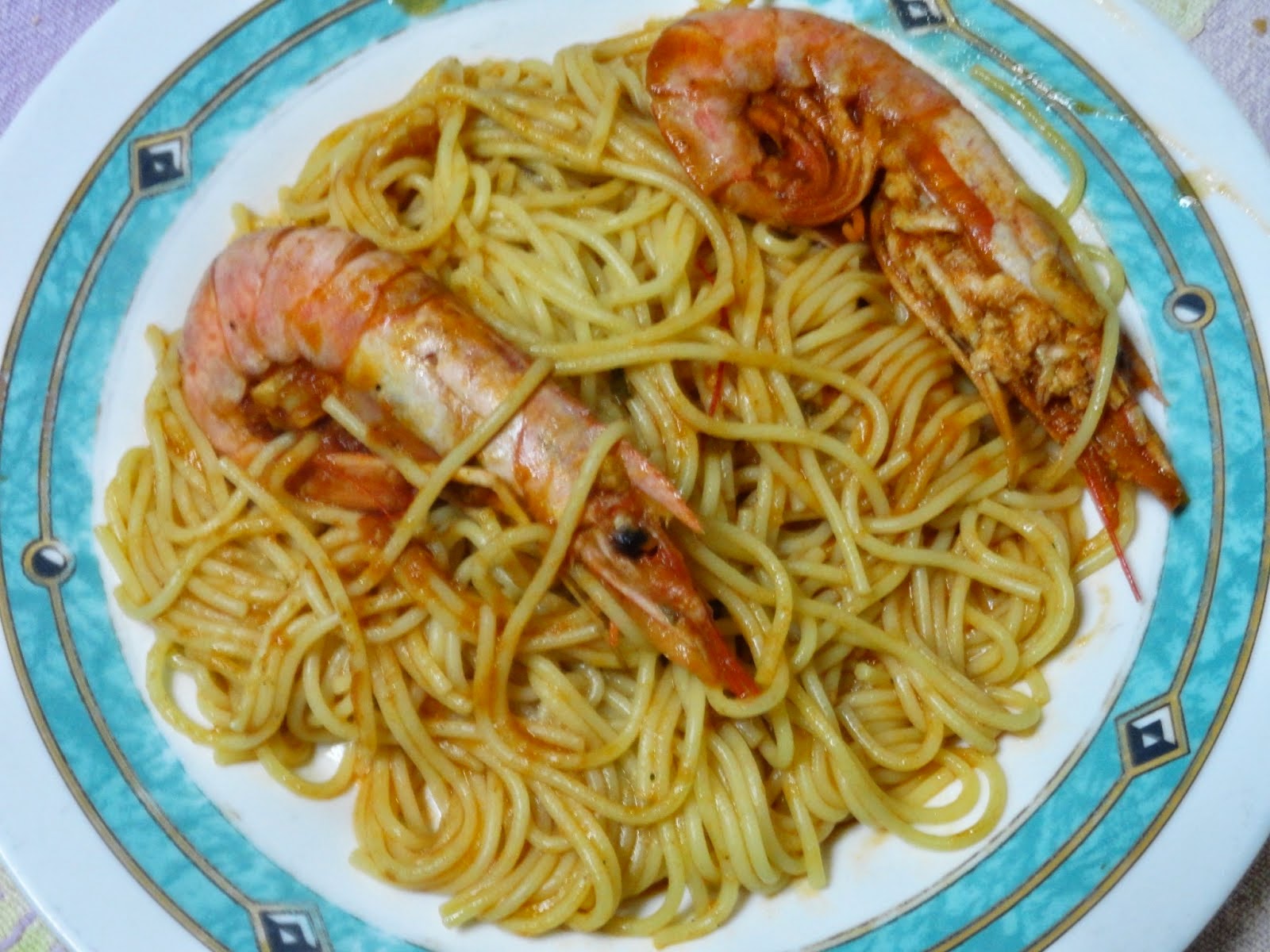 ΝΟΣΤΙΜΑ ΣΠΙΤΙΚΑ ΦΑΓΗΤΑ ΚΑΙ ΓΛΥΚΑ: ΓΑΡΙΔΟΜΑΚΑΡΟΝΑΔΑ