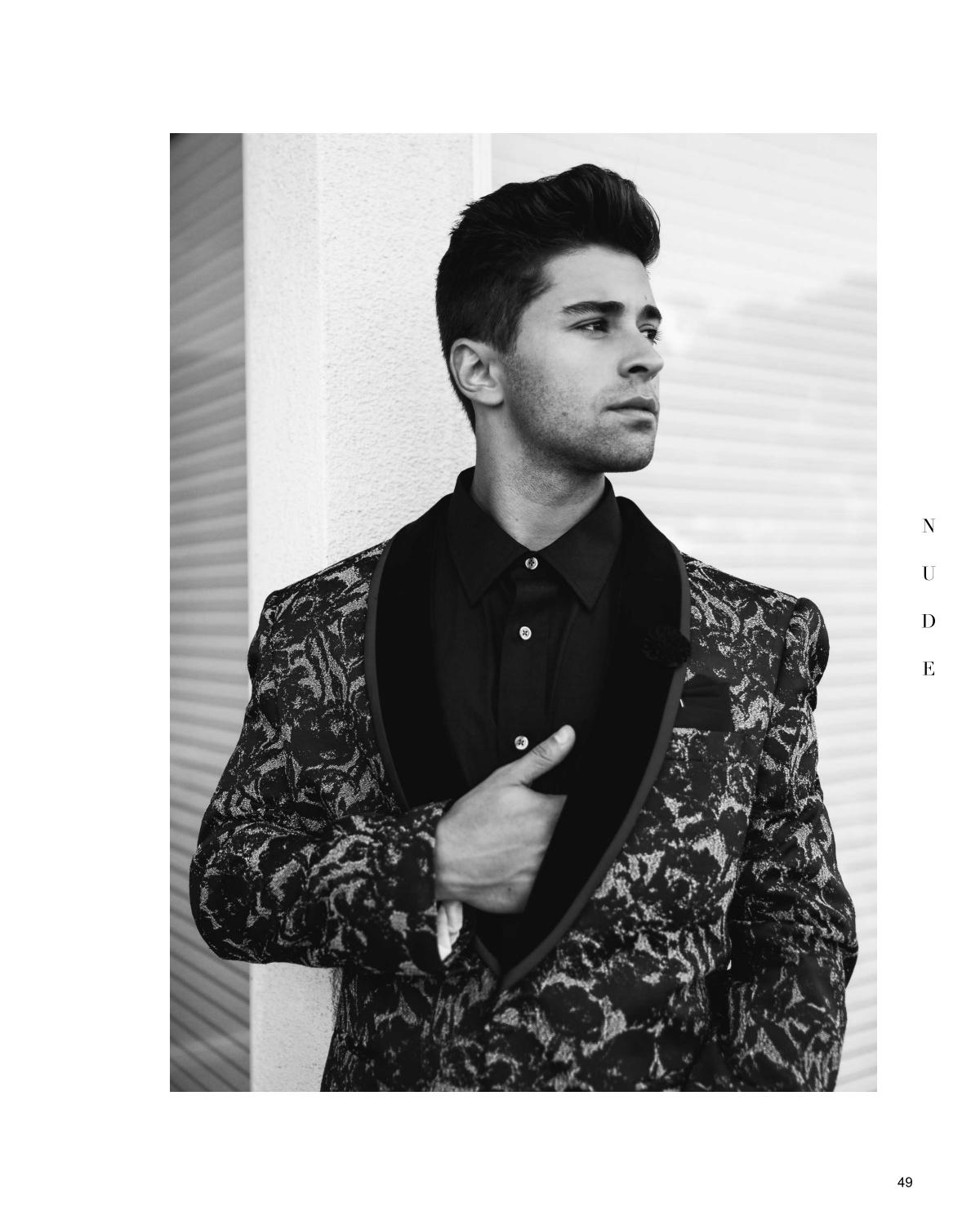 Jake Miller viste gráficos botánicos para NUDE Magazine