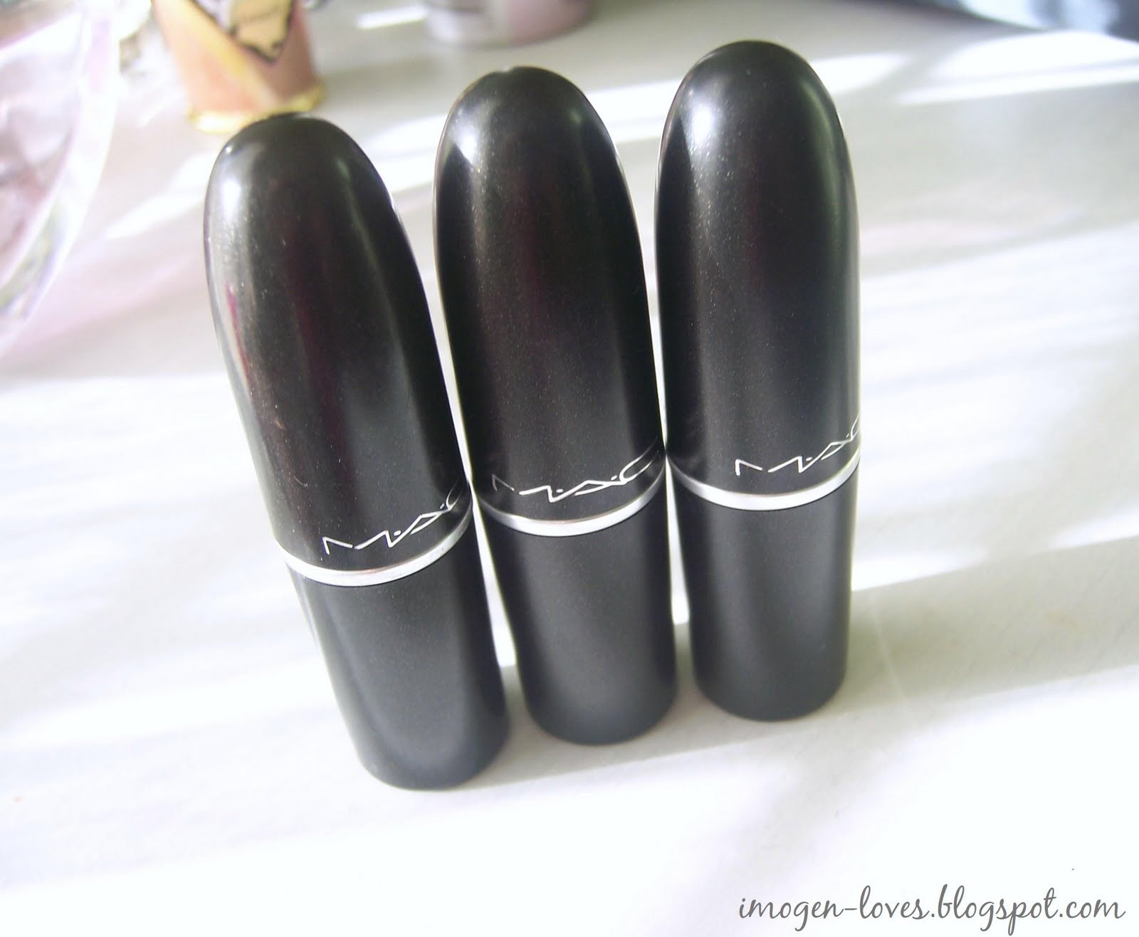 imogen loves. . .: Pucker up with Back2Mac!