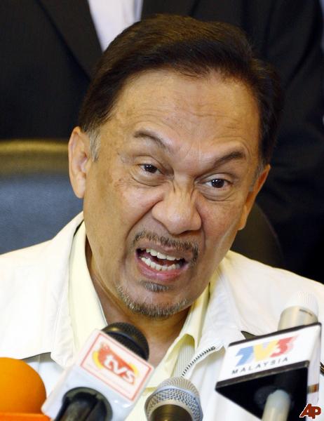 najib face on da komuter is like