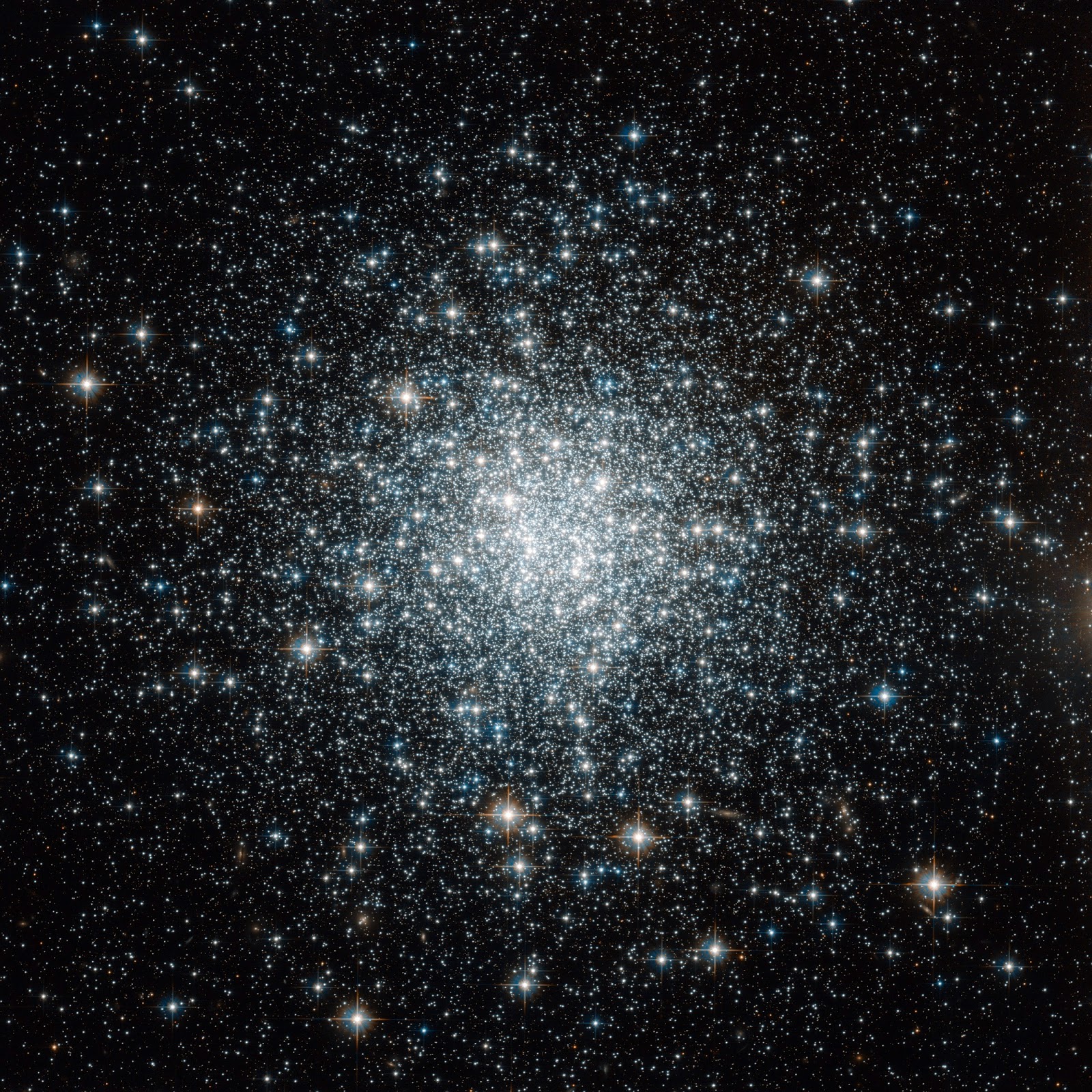 Globular Cluster NGC 6934 | WALPAPER