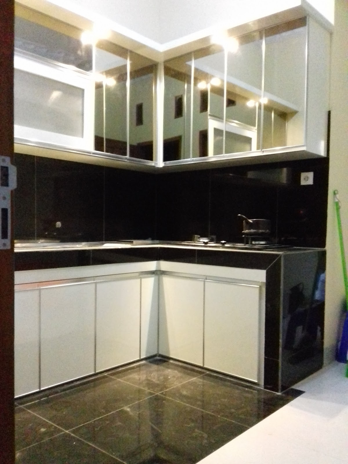 KITCHEN SET MINIMALIS DAPUR IDAMAN MODERN DAN MEWAH - Jasa Kitchen Set ...