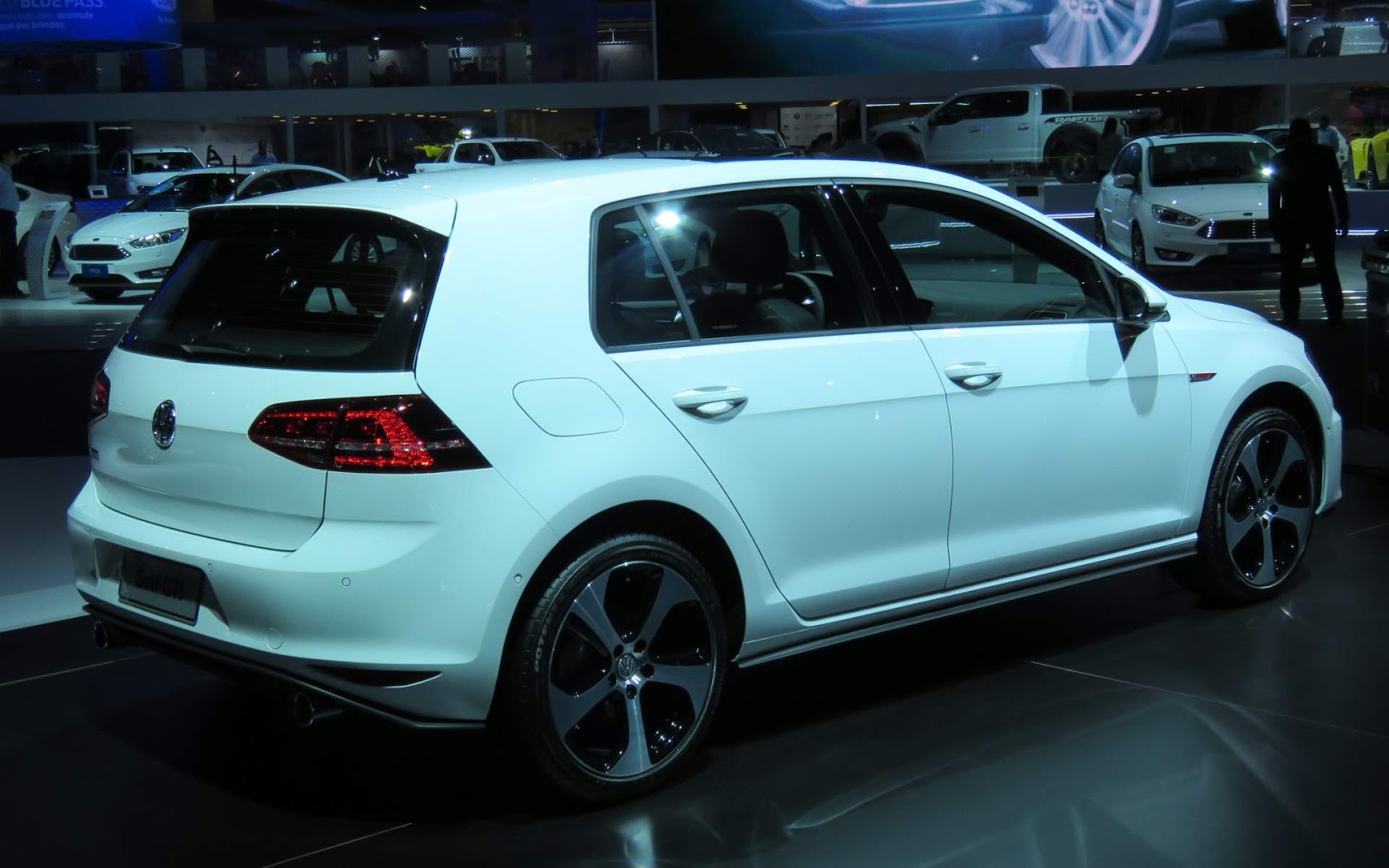 VW Golf TSI 2017: Comfortline, Highline e GTI - vídeos, fotos