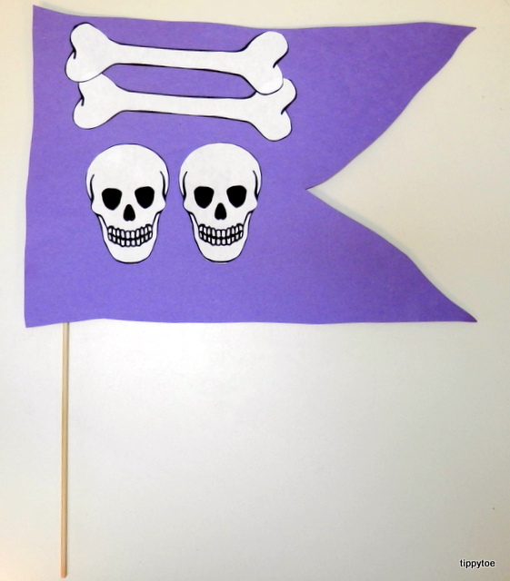 Tippytoe Crafts: Jolly Rogers!