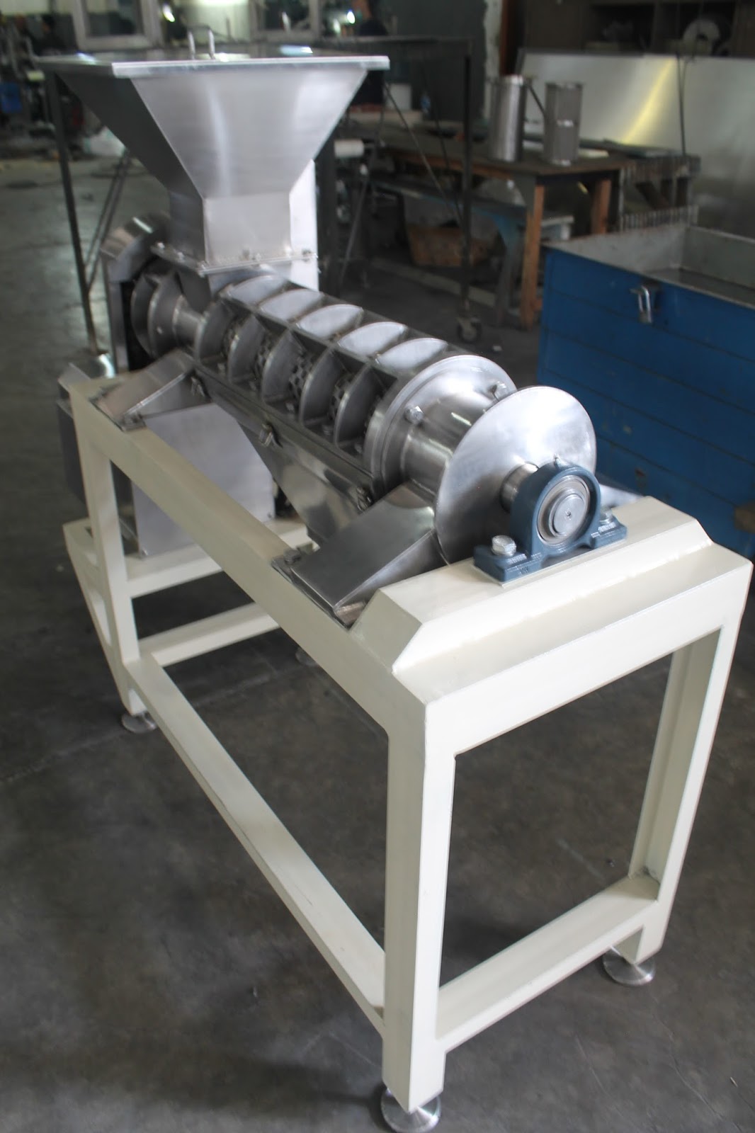 MESIN FARMASI: SCREW PRESS SANTAN KELAPA