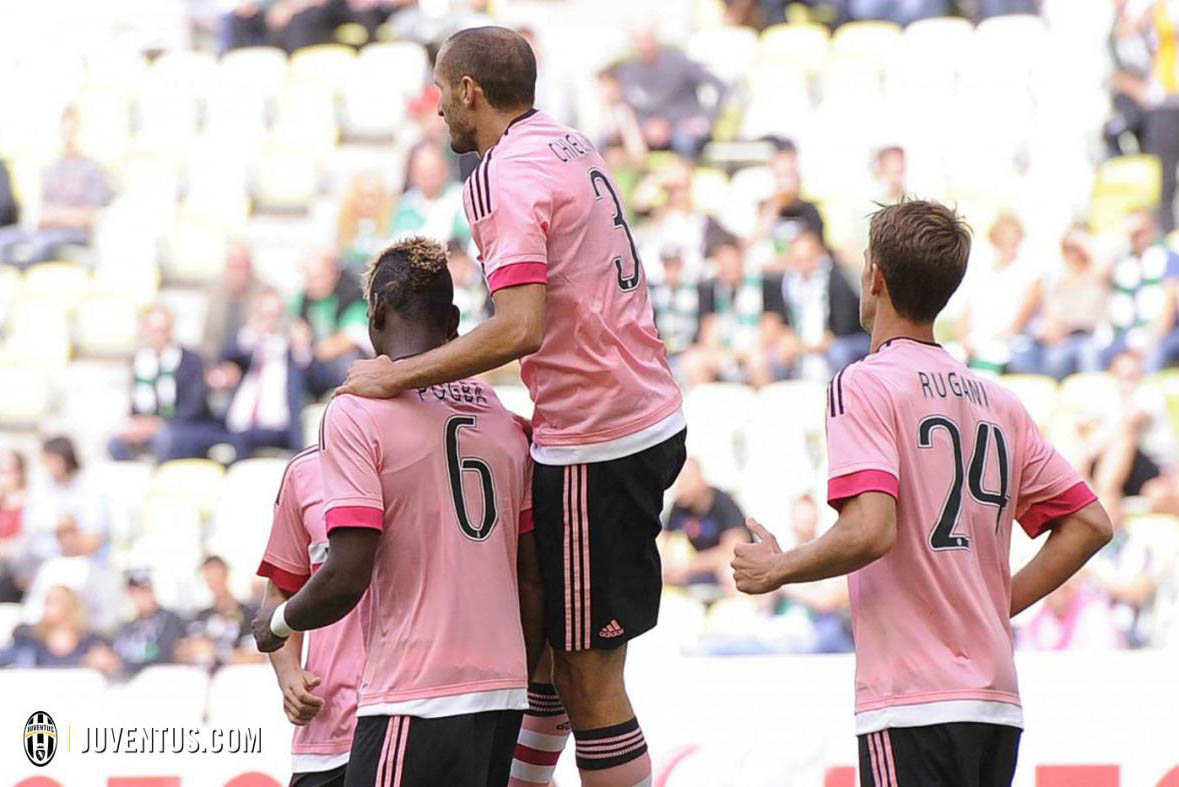 Pretty in Pink - Juventus 15-16 Away Kit | On-Pitch Debut - Footy Headlines