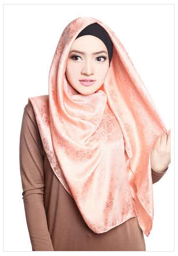 Contoh Model Hijab Modern Satin Segi Empat Motif Floral