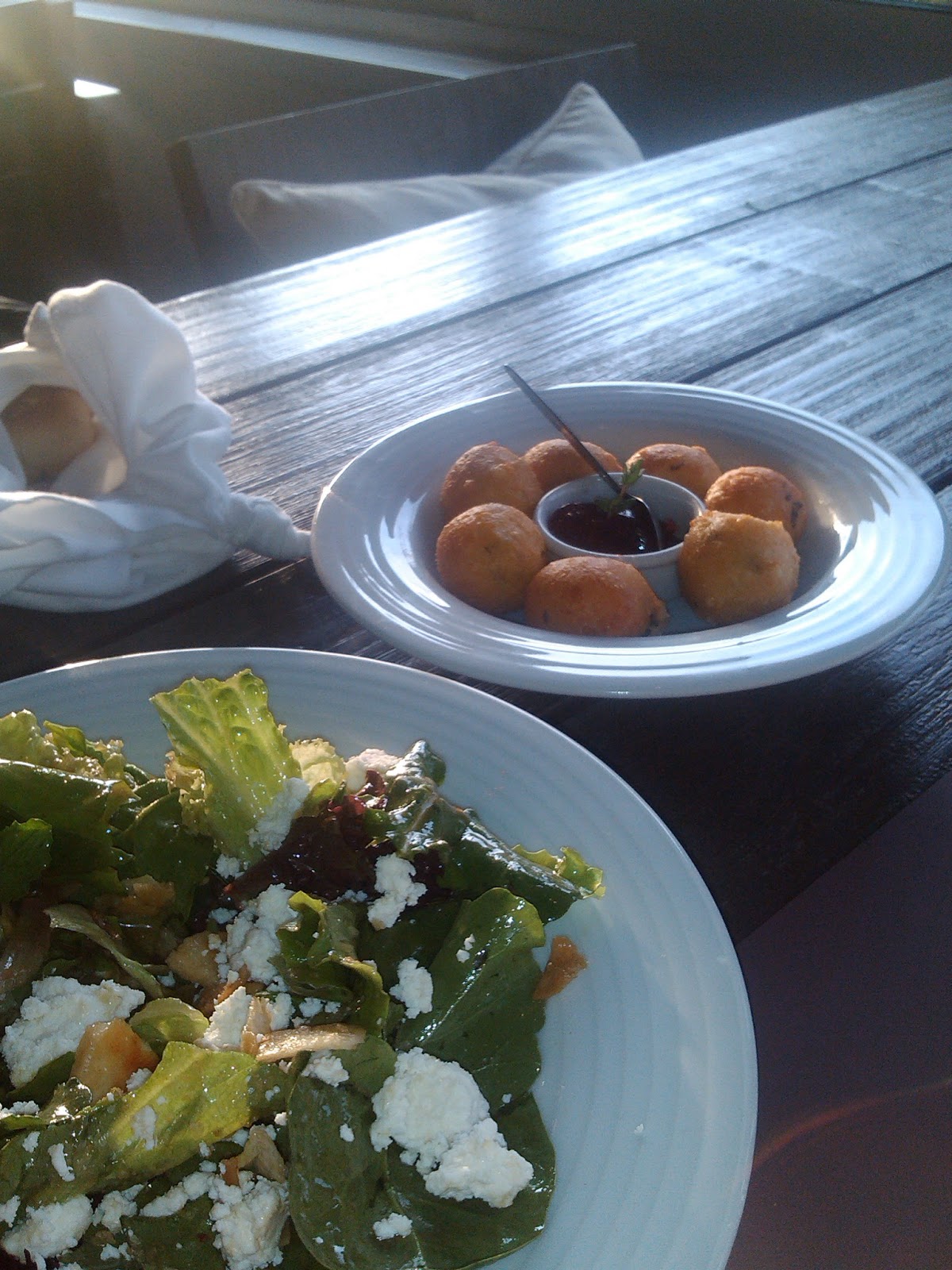 Ταξιδεύοντας στα σύννεφα..: ΕΣΤΙΑΤΟΡΙΟ ΜΑΝΙΤΑΡΙ-ΘΕΣΣΑΛΟΝΙΚΗ