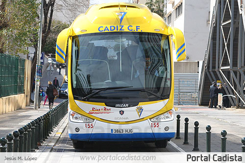 Solamente Cadiz cf: Rico Bus hace un autobus personalizado al Cádiz cf