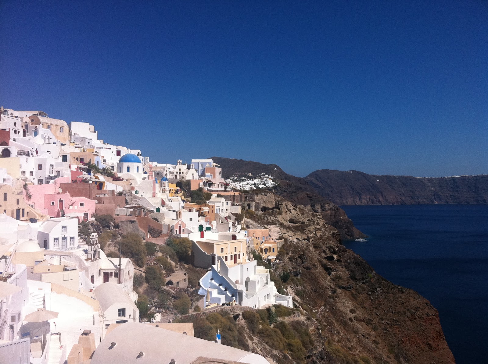The Ridiculously Picturesque Oia | A Little Further North