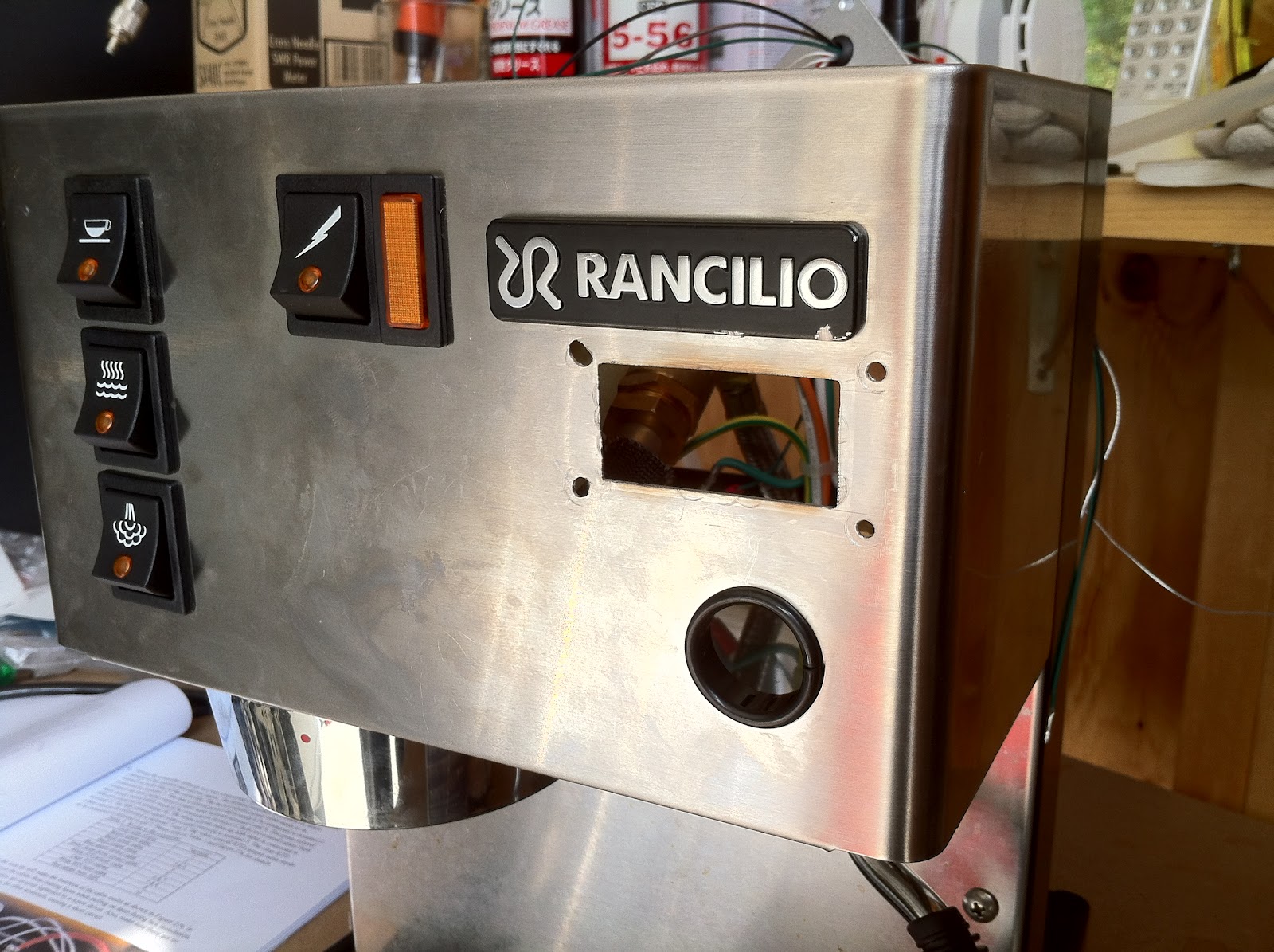 吉備高原のファンキー村: Rancilio SILVIAにAuberのPIDコントローラーを組み込んだ。