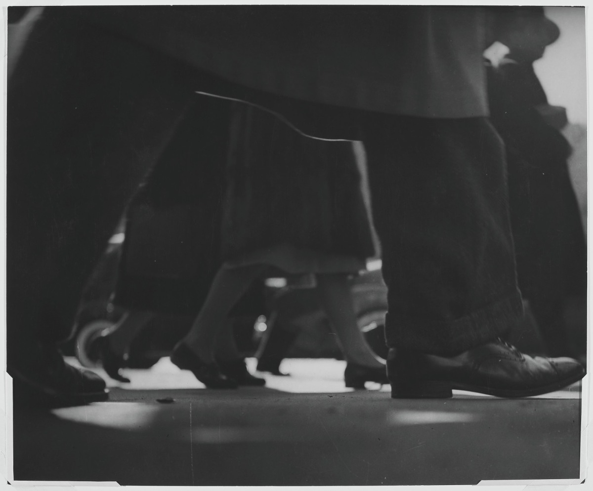 Spencer Alley: Running Legs and Reflections - Lisette Model