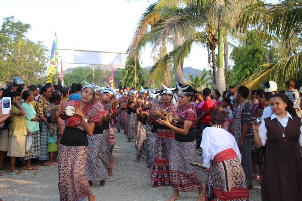 "FLOBAMORATA" The Souls Of East Nusa Tenggara Province: Pesona Tenun ...