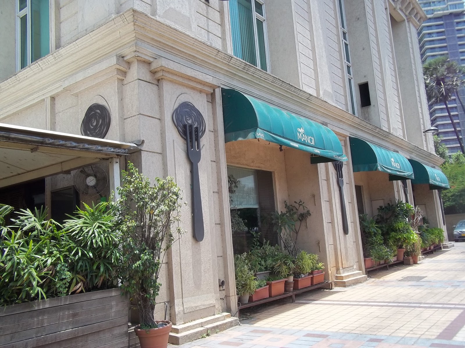 SPIRIT OF MUMBAI: Cafe Mangii Once More