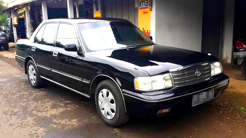 Toyota Crown Robot & Lexus S130