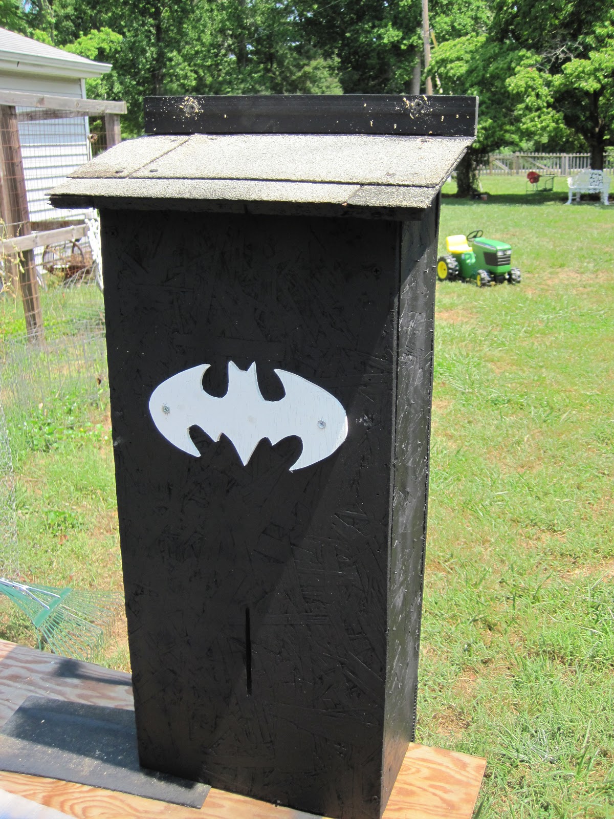 Snuggle Acres: Adding a Bat House to our Yard