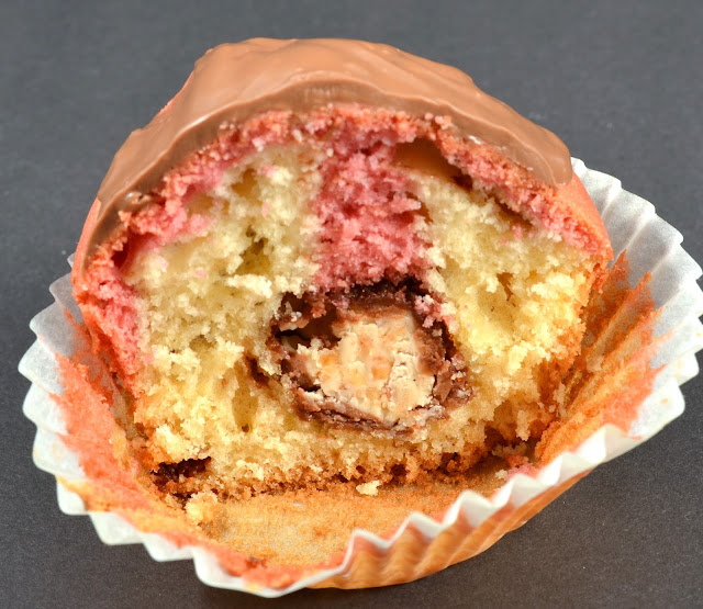 Fudmaniak: KINDER MUFFINS- Muffinki waniliowe Kinder (Schoko-Bons ...