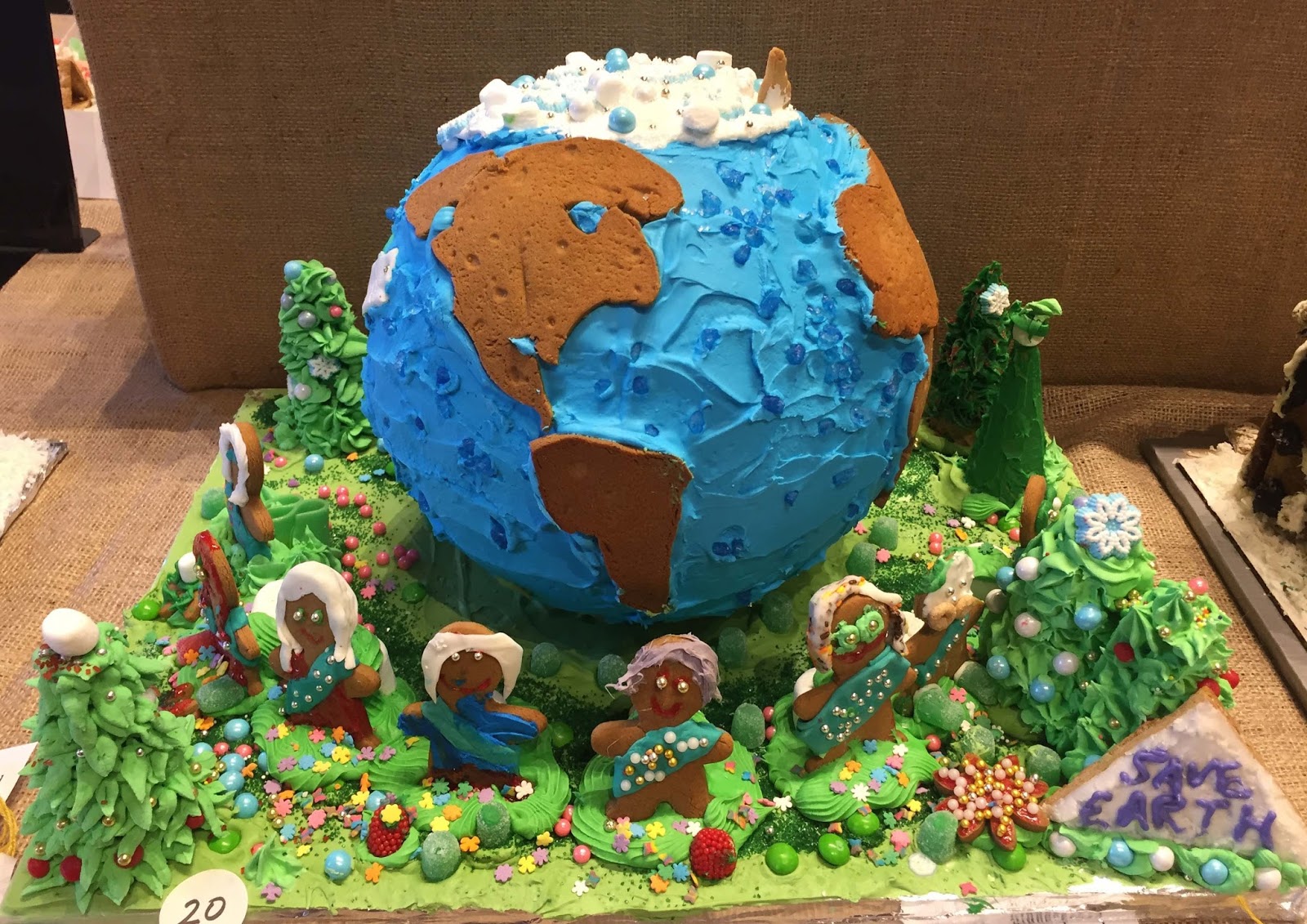 Killer Crafts & Crafty Killers: #GINGERBREAD HOUSES, PART 2