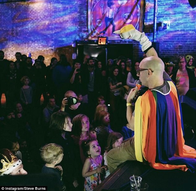 NickALive!: Steve Burns Is Alive & Well; Explains Why He Left "Blue's ...