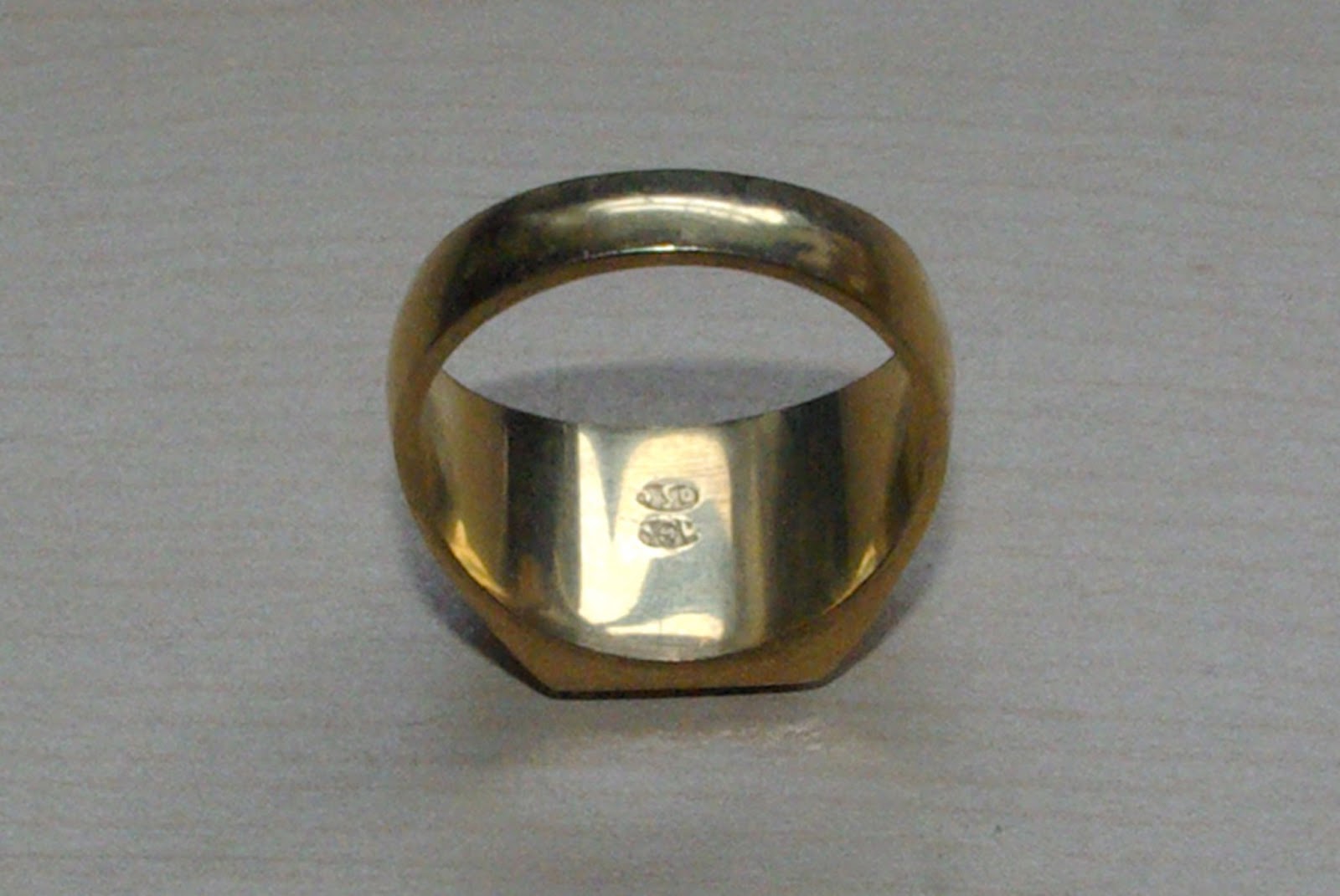 Tom Ruffles: The Gold Ring Scam - How Not to Do It