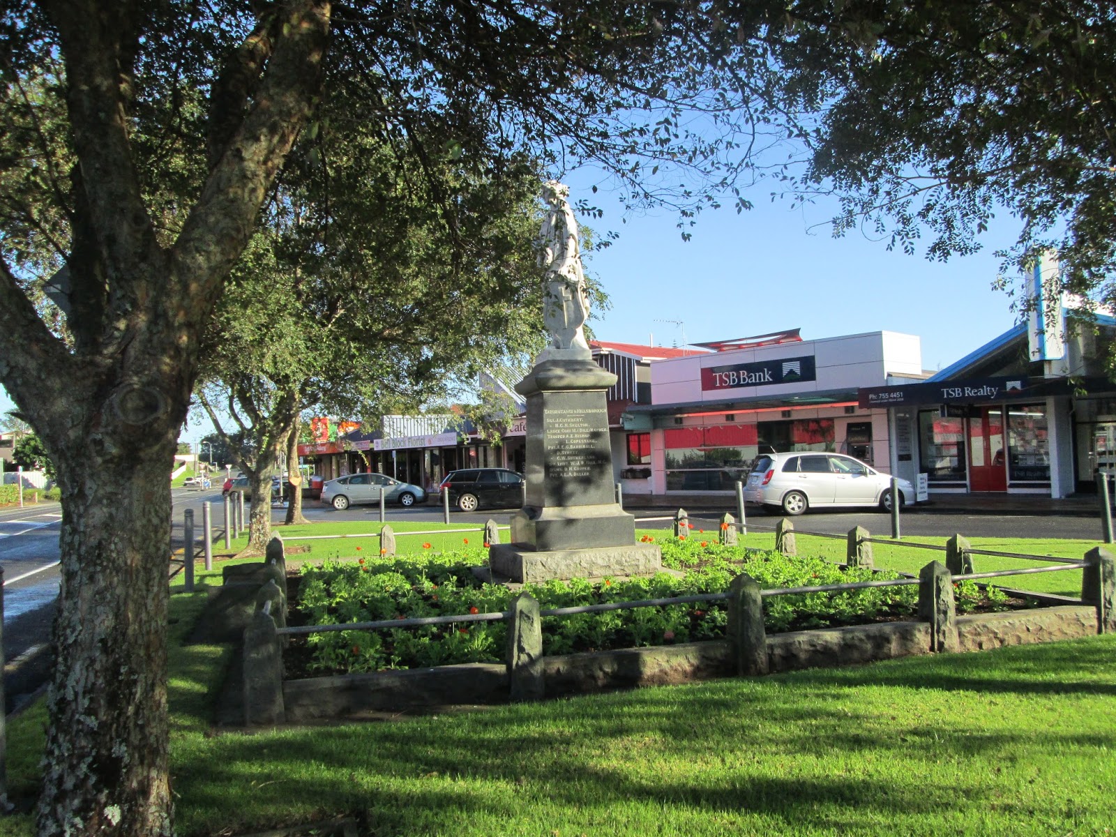 Garden Notes from Hawaii: WALKING AROUND BELL BLOCK, NEW ZEALAND