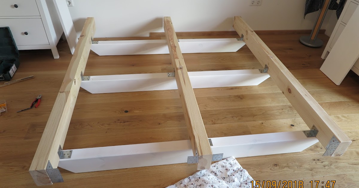 Wir bauen ein Holzhaus: DIY Bett