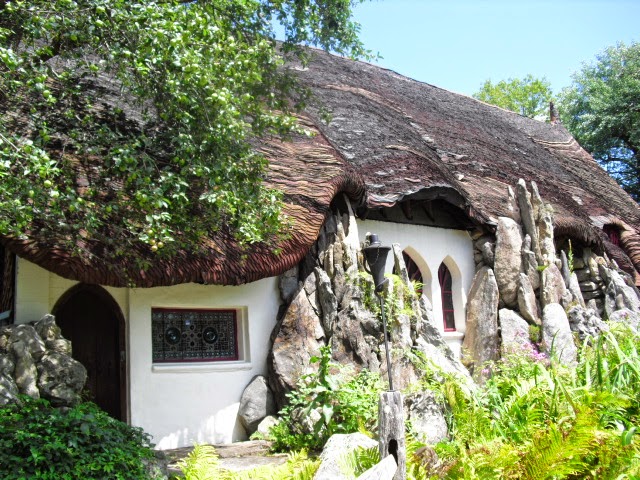 Photo-ops: Roadside Attraction: Santarella, Gingerbread House ...